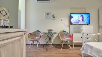 Estúdio (White) | Ferros/tábuas de passar roupa, Wi-Fi de cortesia, roupa de cama