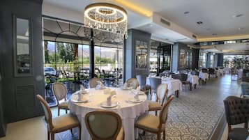 Café da manhã, almoço e jantar