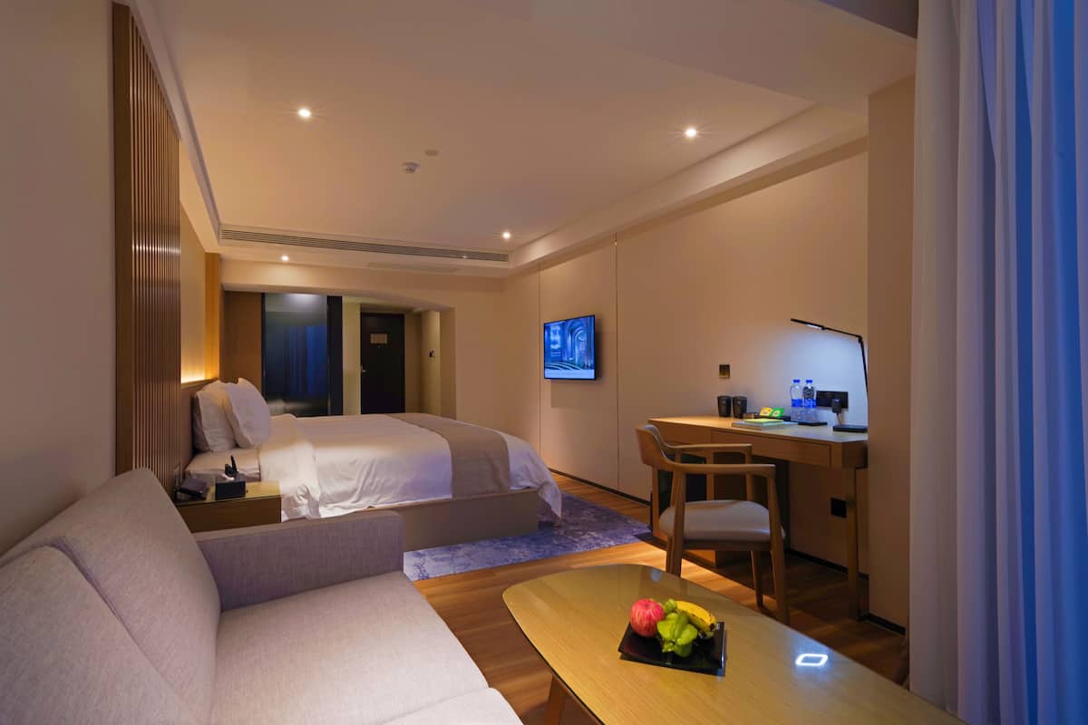 Quarto Duplo Comfort | Minibar, cofre no quarto, secretária, cortinas/cortinados opacos