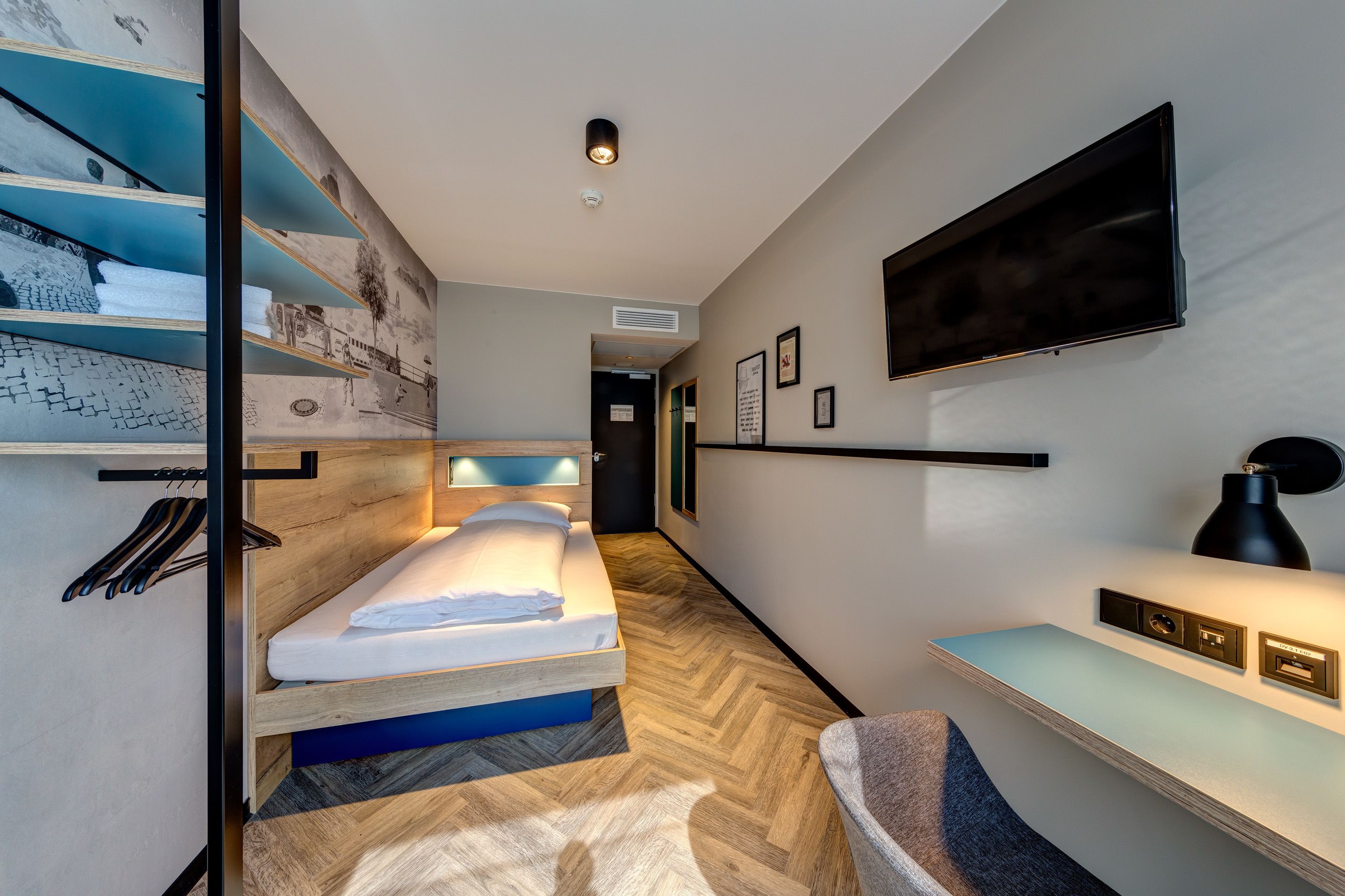 Schulz Hotel Berlin Wall at the East Side Gallery Reviews, Deals ...