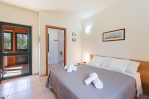 Quarto casal ou duplo clássico, vista para o jardim | Individualmente decorados, individualmente mobiliados, cortinas blackout