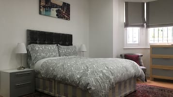 Apartamento superluxo, várias camas | 1 quarto, roupas de cama premium, ferros/tábuas de passar roupa