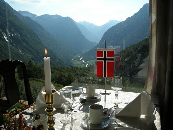 Pequenos-almoços e jantares servidos