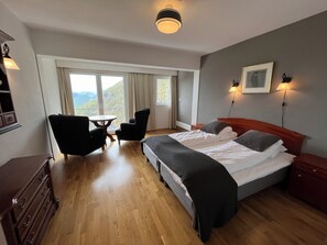 Quarto casal luxo, para não fumantes, vista para o vale | Cortinas blackout, quartos à prova de som, Wi-Fi de cortesia