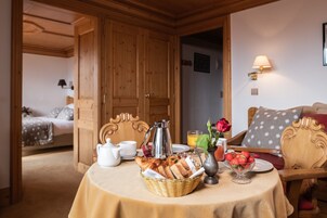 Suite | Cofre no quarto, secretária, quartos insonorizados, Wi-fi grátis 