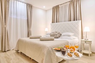 Double room 106 | Secretária, secretária adequada para computadores portáteis