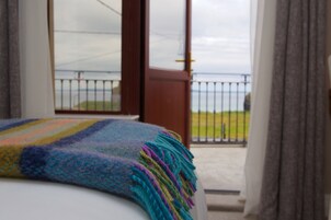 Quarto casal premium, 1 cama King, para não fumantes | Cofres nos quartos, escrivaninha, cortinas blackout