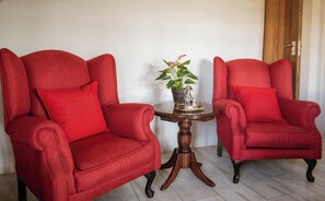 Quarto Familiar, 2 quartos, no edifício anexo | Minibar, cofre no quarto, com decoração personalizada 