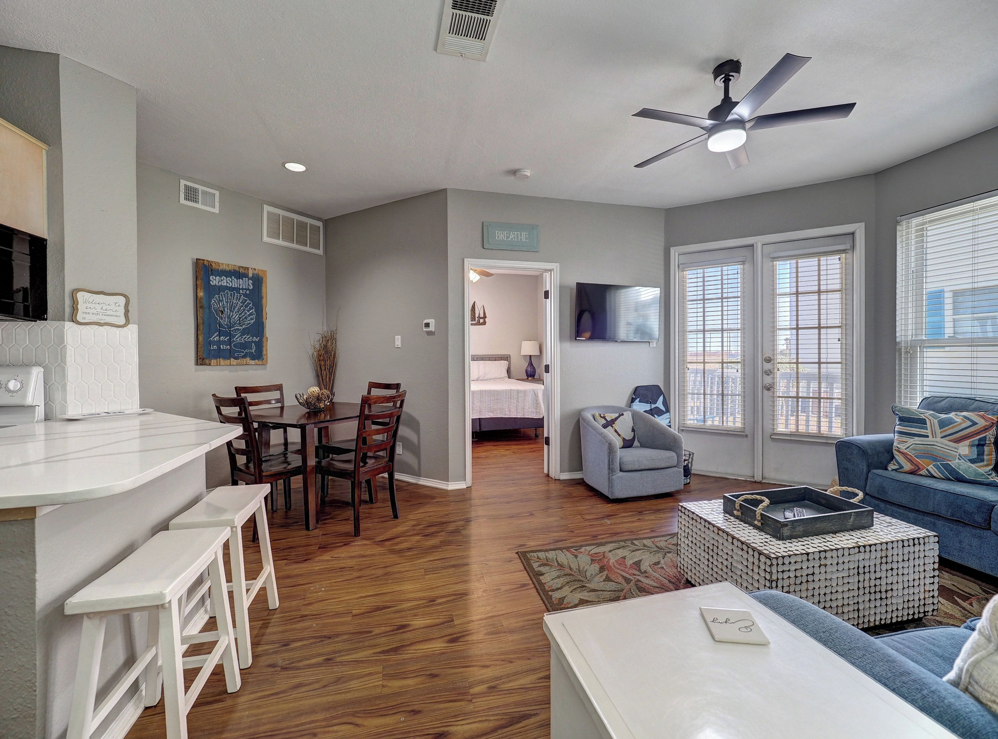 1st Floor Large 1br, Beautiful Beach Getaway!  Pool, Hot Tub, Sauna & More - Corpus Christi