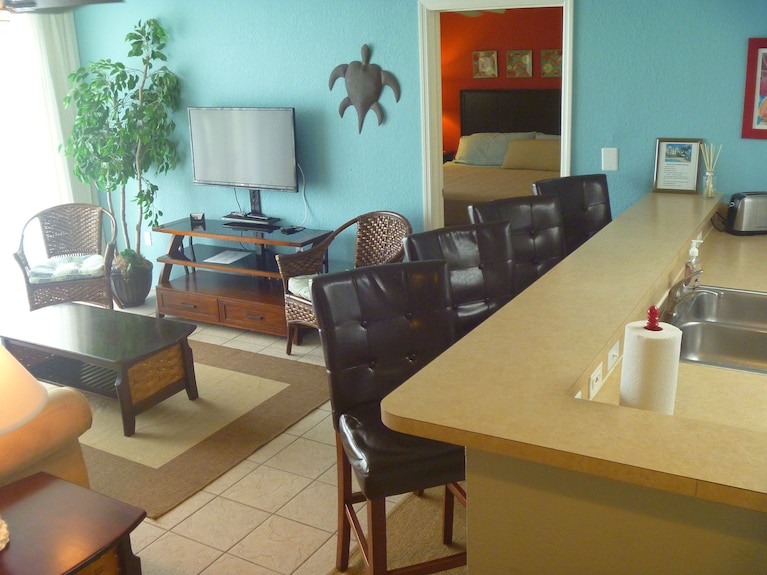 Key West Condo Close To The Ocean. 1 Mile To Smathers & 3 Miles To Duval St. \N - Key West, FL