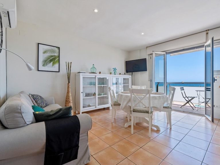 Apartment With Terrace And Frontal Sea Views - Catalonia