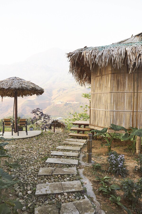 Bangalô, vista para a montanha | Frigobar, escrivaninha, Wi-Fi de cortesia, roupa de cama