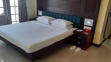 Cofre no quarto, cortinas/cortinados opacos, quartos insonorizados