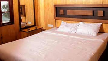 Cofre no quarto, cortinas/cortinados opacos, quartos insonorizados