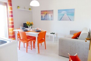 Apartamento, 2 quartos | Refeições no quarto