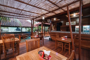 Café da manhã, almoço e jantar