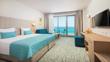 Roupas de cama premium, frigobar, cofres nos quartos, escrivaninha