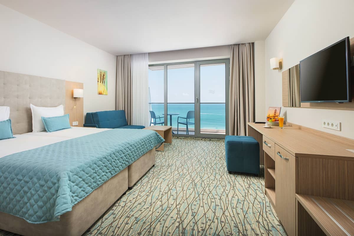 Roupa de alta qualidade, minibar, cofre no quarto, secretária