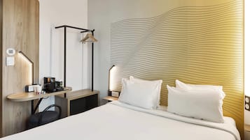 Quarto Duplo Superior | Roupa de alta qualidade, secretária, cortinas/cortinados opacos