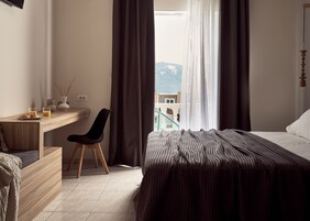 Quarto Duplo Deluxe, 1 quarto, vista parcial para o mar, junto ao jardim | Lençóis de algodão egípcio, roupa de alta qualidade 