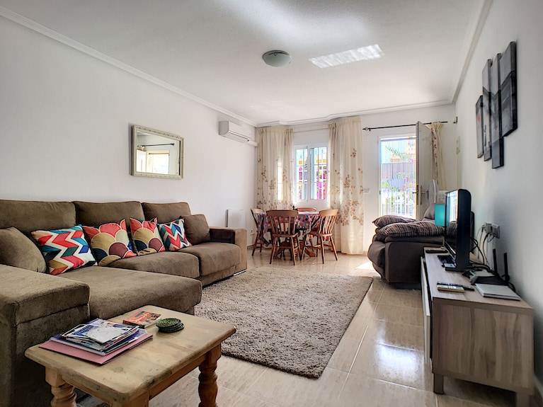 3 Bed Refurbished House With Air Con And Shared Pool 5 Mins Walk To Mar Menor - San Pedro del Pinatar