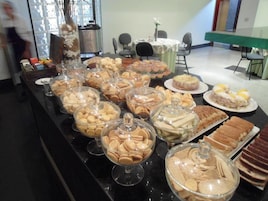Café da manhã com buffet grátis todos os dias