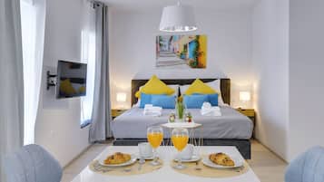 Suíte estúdio urbana, 1 cama King, para não fumantes | Opções para refeição no quarto