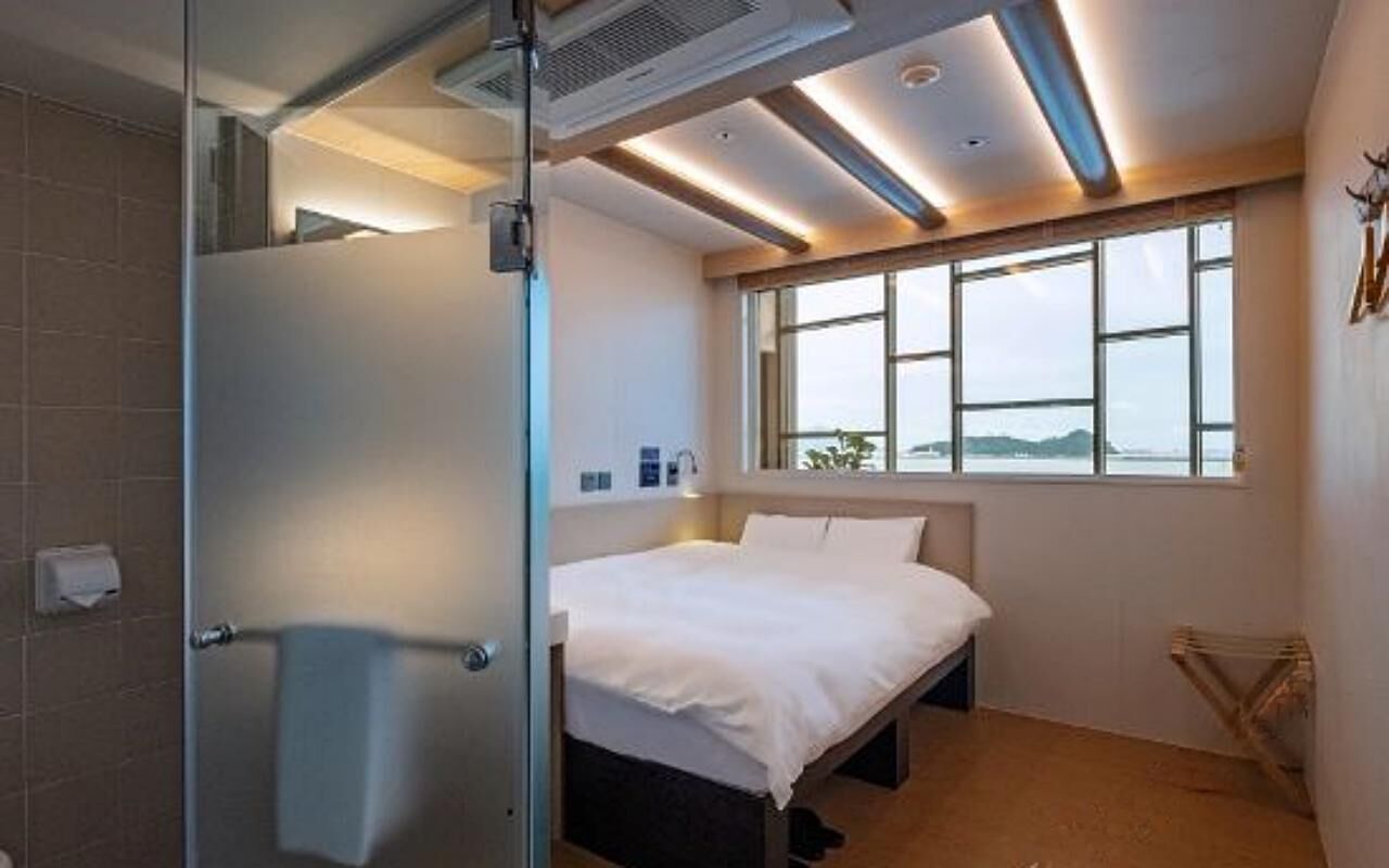 Cortinas blackout, quartos à prova de som, Wi-Fi de cortesia