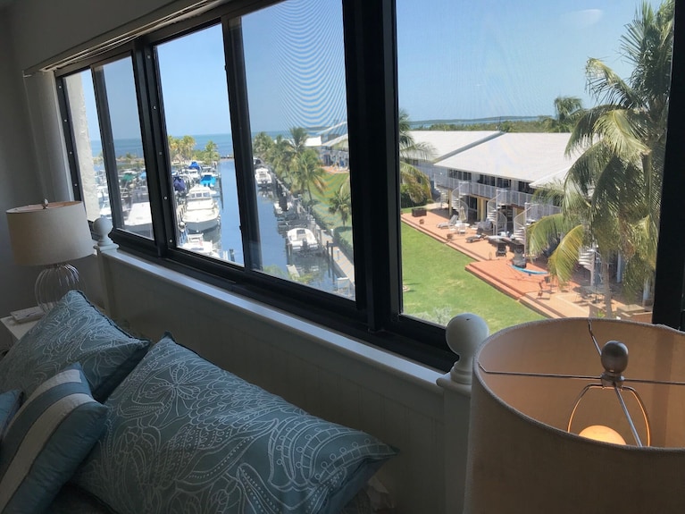 Licensed Mger - Modern 2/2 Oceanfront Suite! Ocean & Marina Views! 2 King Beds! - John Pennekamp Coral Reef State Park, Key Largo