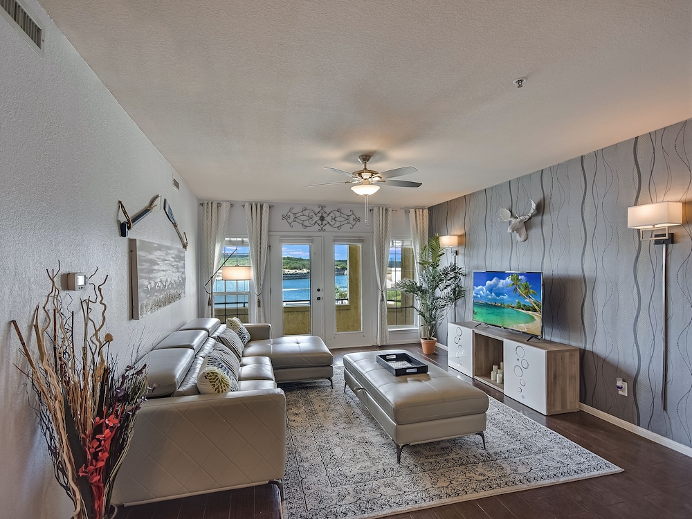 Stunning Lake View - Plush Condo On Lake Travis Island Villa!! - Lago Vista, TX