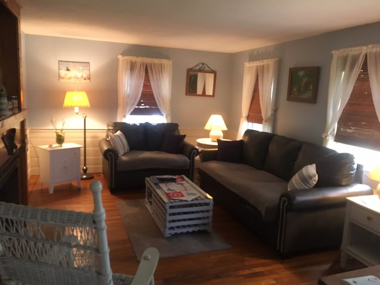 Quaint Cape Cod Cottage Close To All Nantucket Sound Beaches, And Rt28 Fun - West Dennis Beach, MA