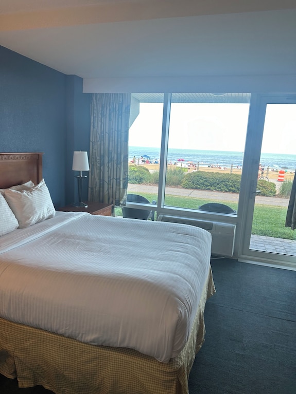 Oceanfront Avec Bain à Remous Et Balcon. Utilisation Gratuite Du Vélo Et Entrée Au Va Zoo - Virginia Beach, VA