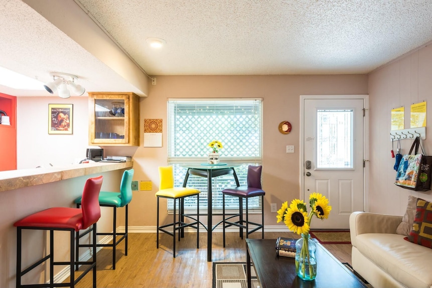 Studio Condo, Queen Bed, .33 Miles To Barton Springs/zilker Park, 2 Mi To Dt! - Old West Austin - Austin