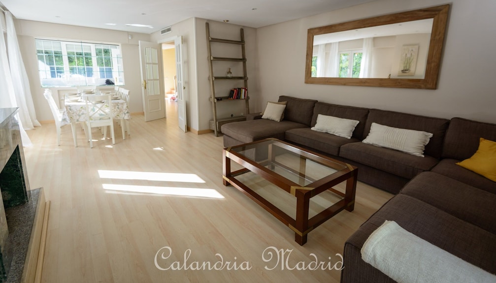 Chalet Lujo Hasta 18 Personas. Madrid Capital. Piscina Y Jardín Privados. Wifi - Tres Cantos
