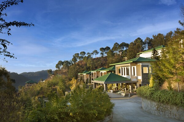 Suryavilas Luxury Resort & Spa - Himachal Pradesh