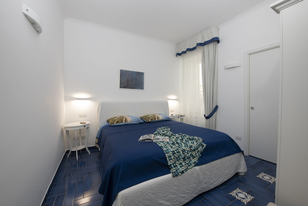 Perfect Getaway To Enjoy Amalfi - Amalfi (Italy)