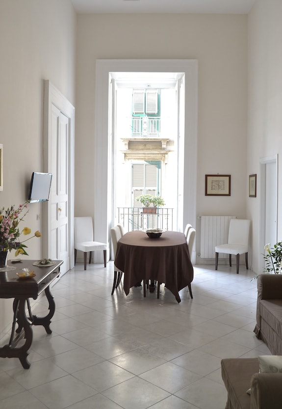 Comfortable Apartment In The Historic Center Of Naples Close To Everything - Naples