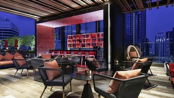 2 bares/lounges, este bar no terraço do hotel