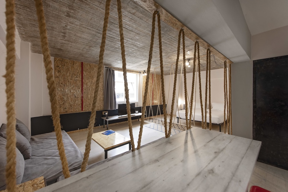 Piraeus Premium Suites - Пирей