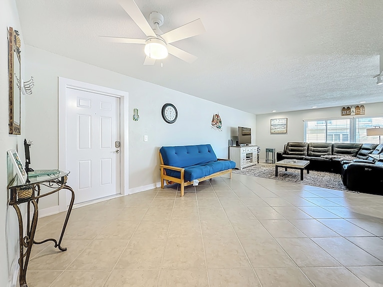 A Pie De Playa Y Restaurantes, Wifi Gratuito Y Estacionamiento, Piscina, Barbacoa, Moderno Y Espacioso - St. Pete Beach, FL