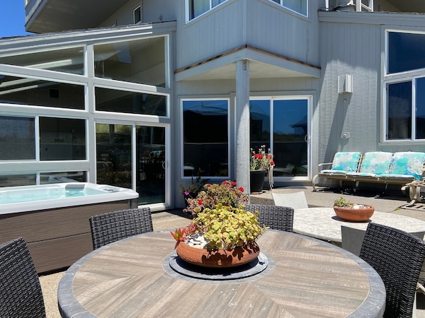 Beach House (H33) 4 Bed 5 Bad - Moss Landing, CA