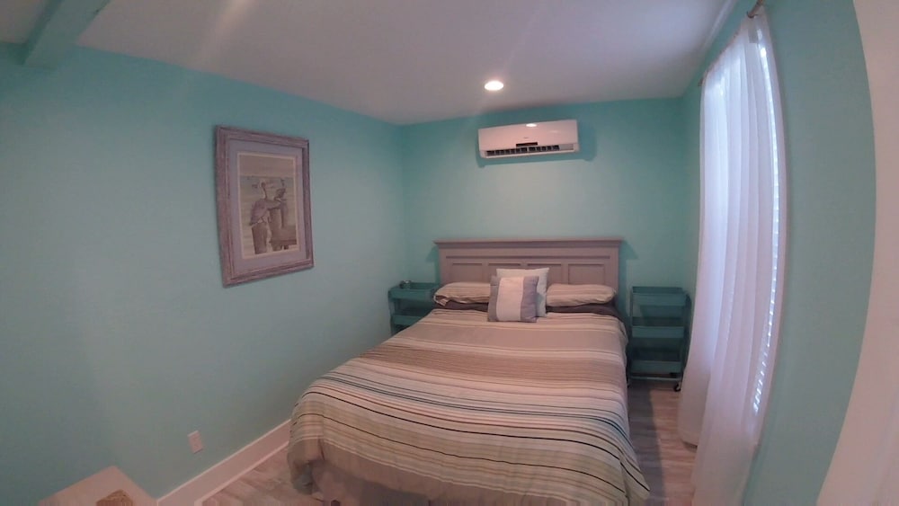 1 Block To Beach, Free Umbrella & Chair Pass, Pet Friendly, Free Wifi, Smart Tvs - Seawall Boulevard, TX