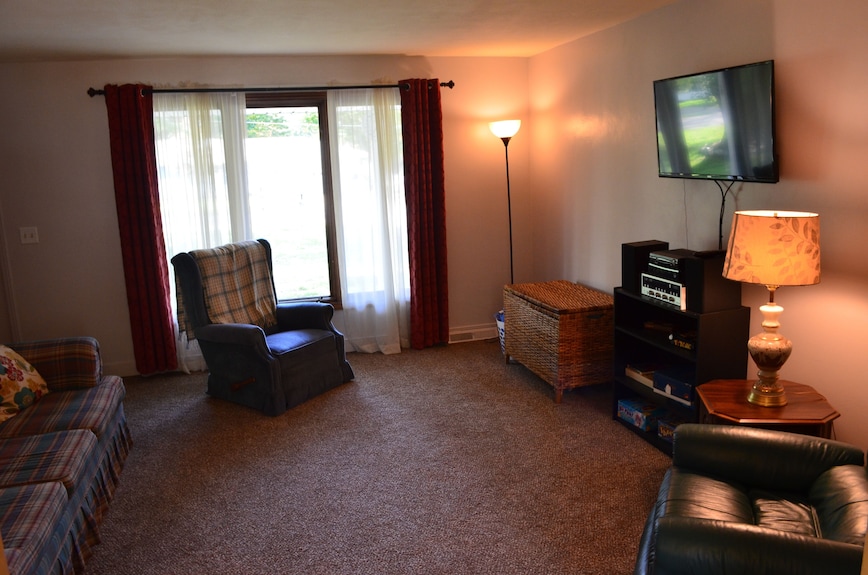 Spacious Home Near Lake Mi Beaches & Downtown - 霍蘭