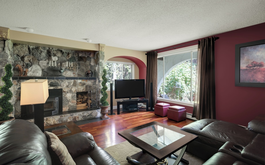 Okanagan Lake Vacation Home + Private Beach - Kelowna