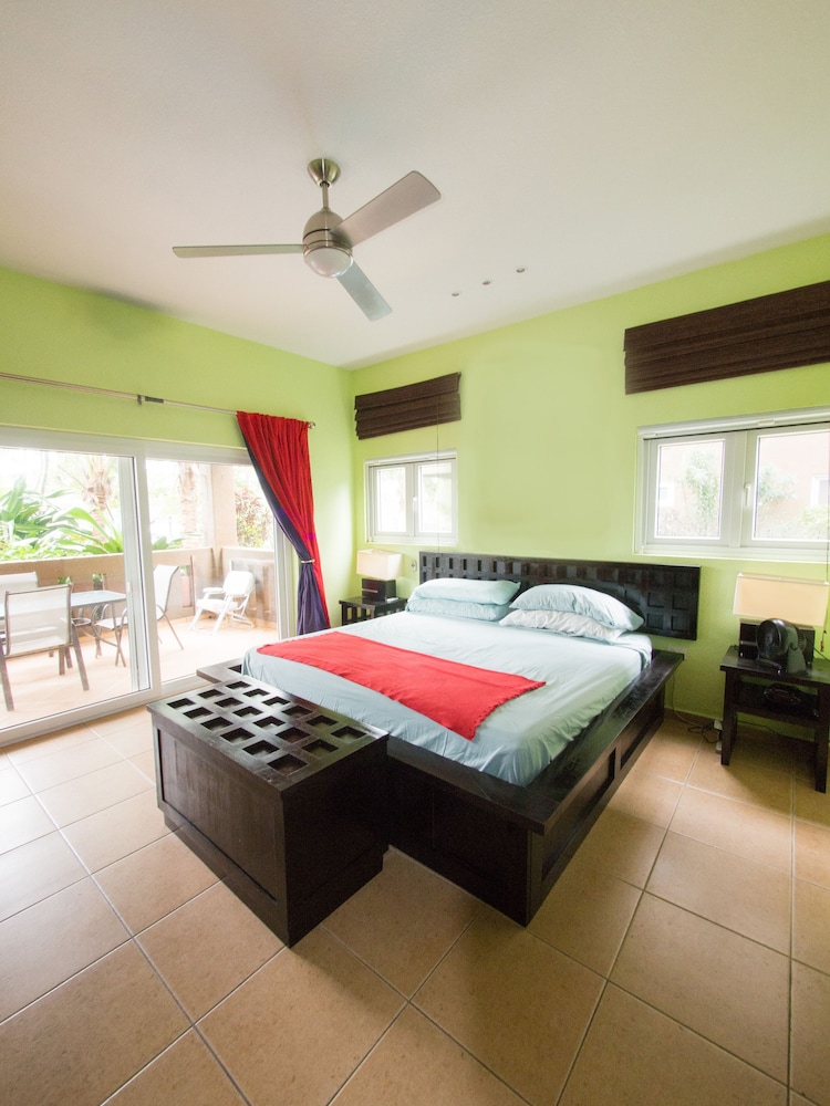 Condominio De Lujo Frente Al Mar Con Piscina, Muelle Y Jardines - Sandy Bay