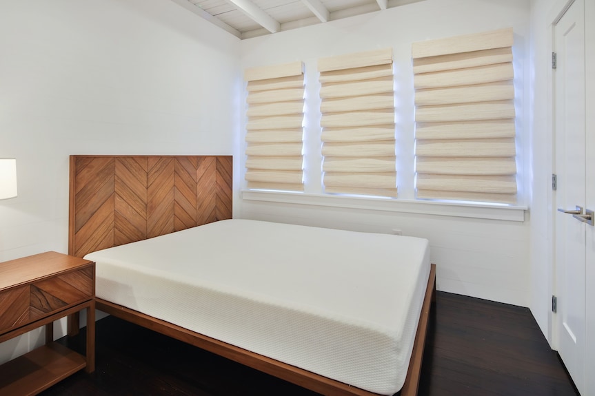 Completely Transformed Hampton Style Cottage!! 2 From Beach!!\n - New Jersey