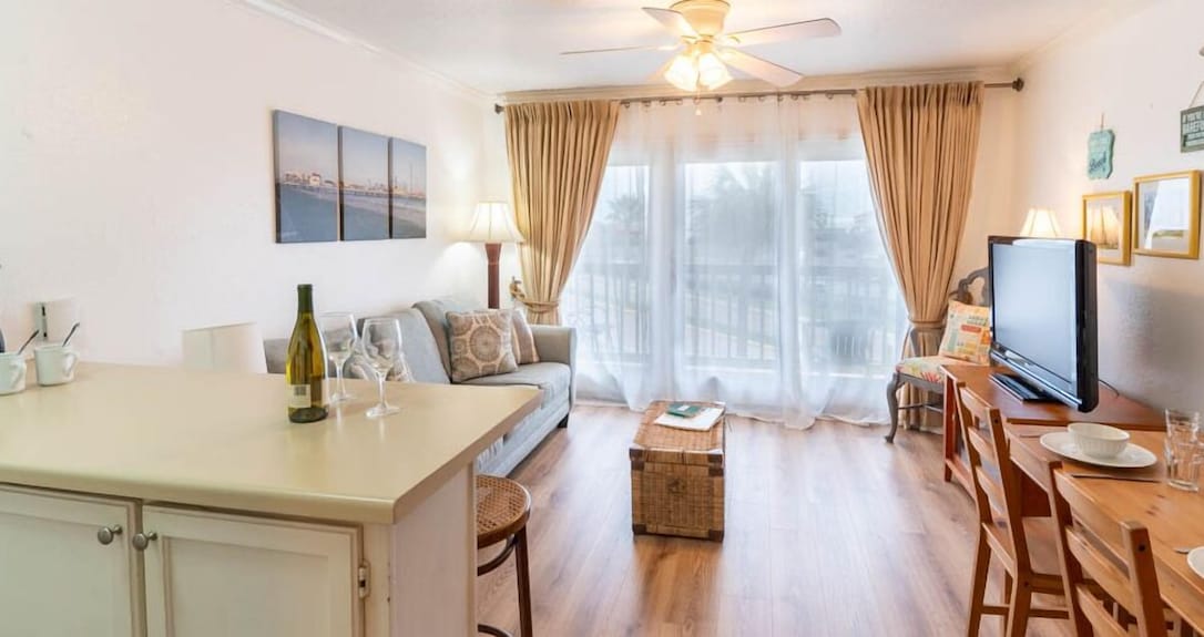 ÉVadez-vous Vers La Digue Pour L'été à Seawall Escape! - Tiki Island, TX