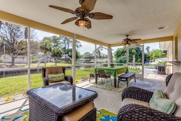 Beautiful Remodeled Waterfront Pool Home! - St. Petersburg, FL