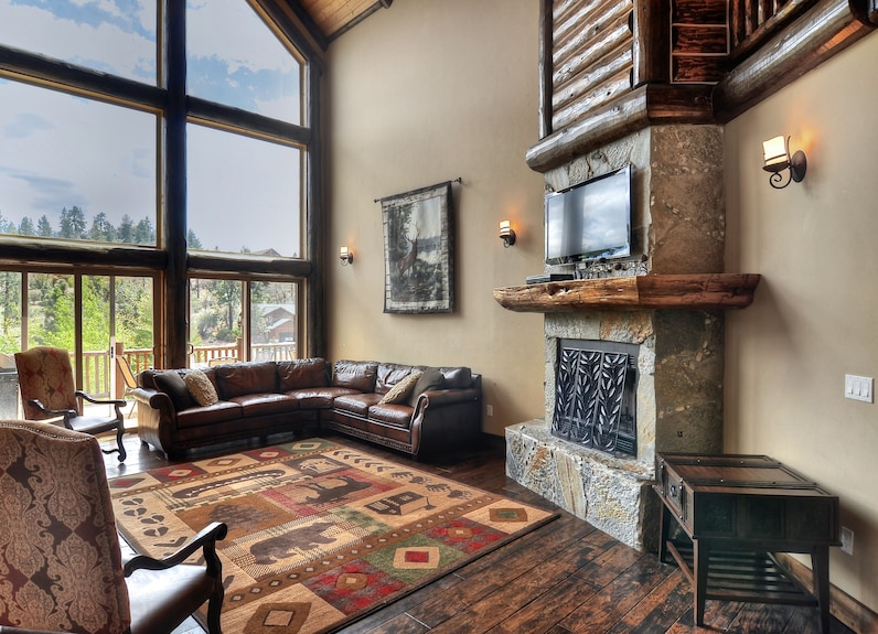 Castle Glen Dream Estate! Spa, Movie Theater, Lake And Mountain Views! - Big Bear, CA