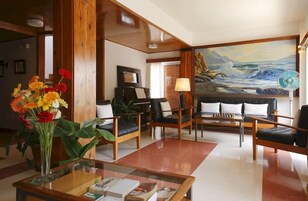 Área de estar no saguão